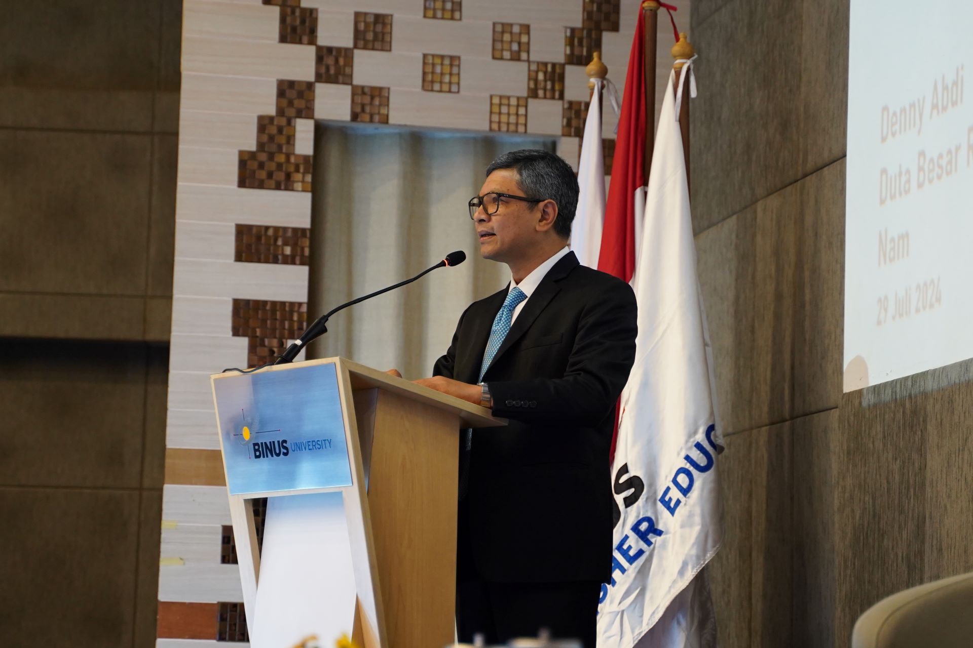 Studium Generale dengan Duta Besar RI untuk Vietnam: Pentingnya ...