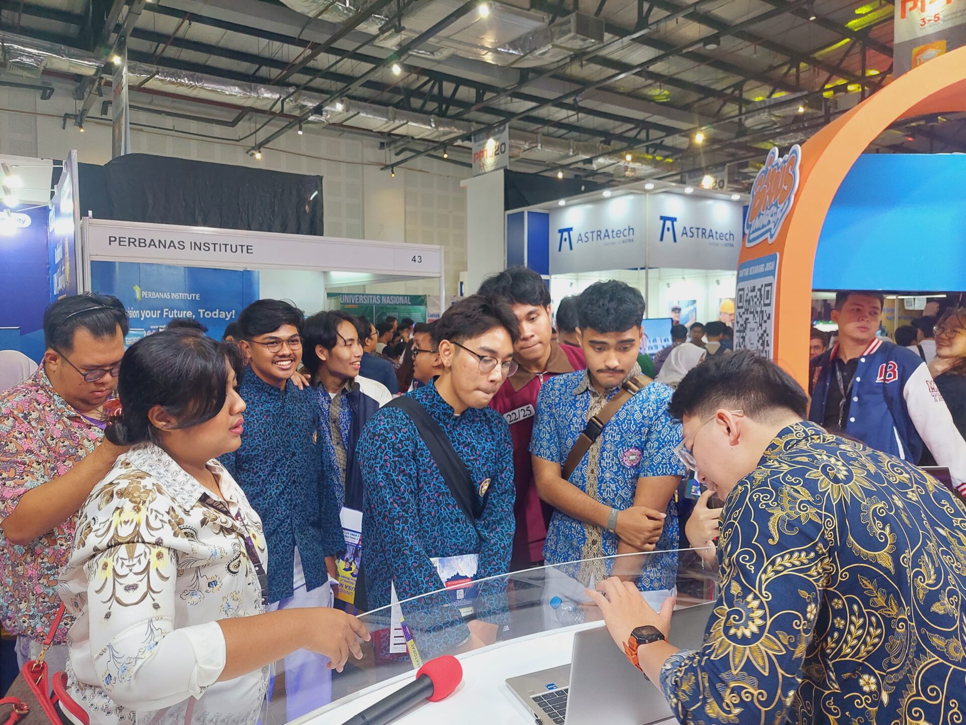 School of Computer Science BINUS UNIVERSITY Persiapkan Karier Gen Z melalui Workshop Aplikasi ...