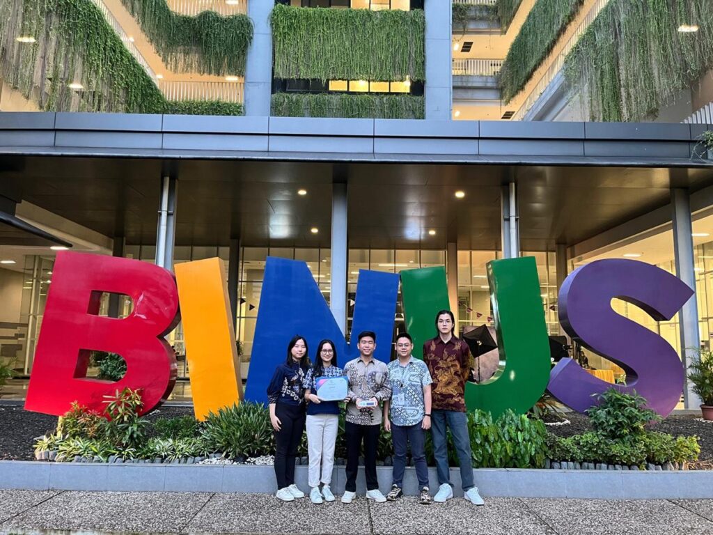 DAELY: Inovasi Mahasiswa Computer Science BINUS UNIVERSITY dalam Ciptakan AI Device untuk ...