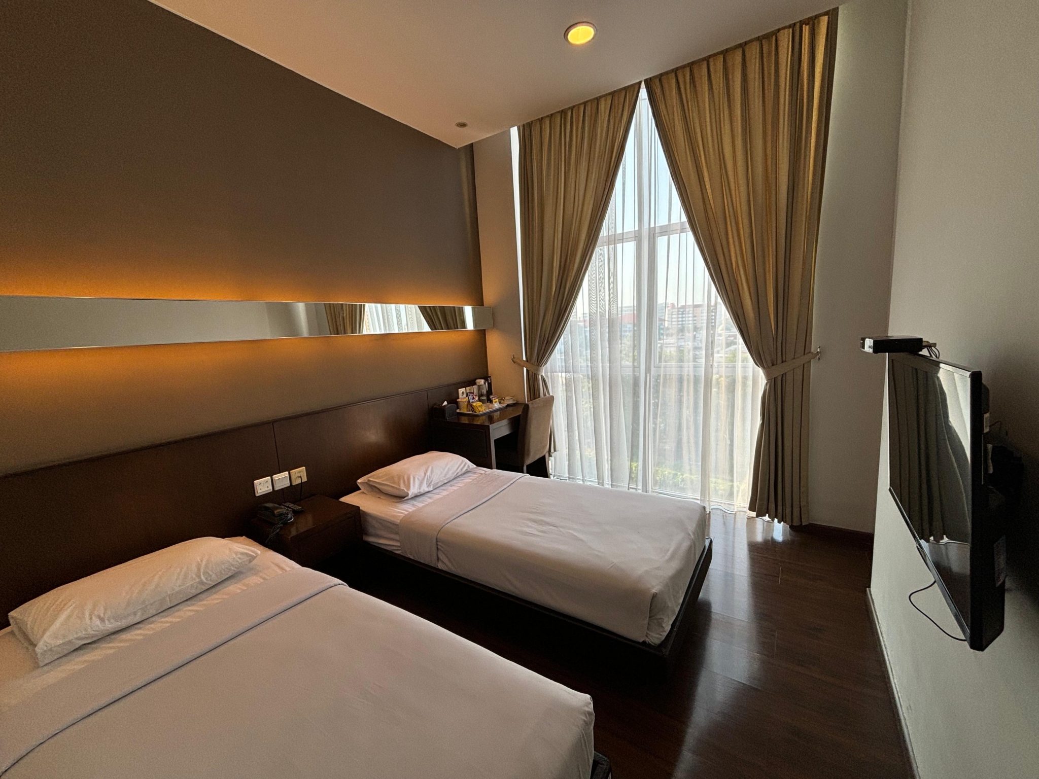 Standard Twin – Binus Square