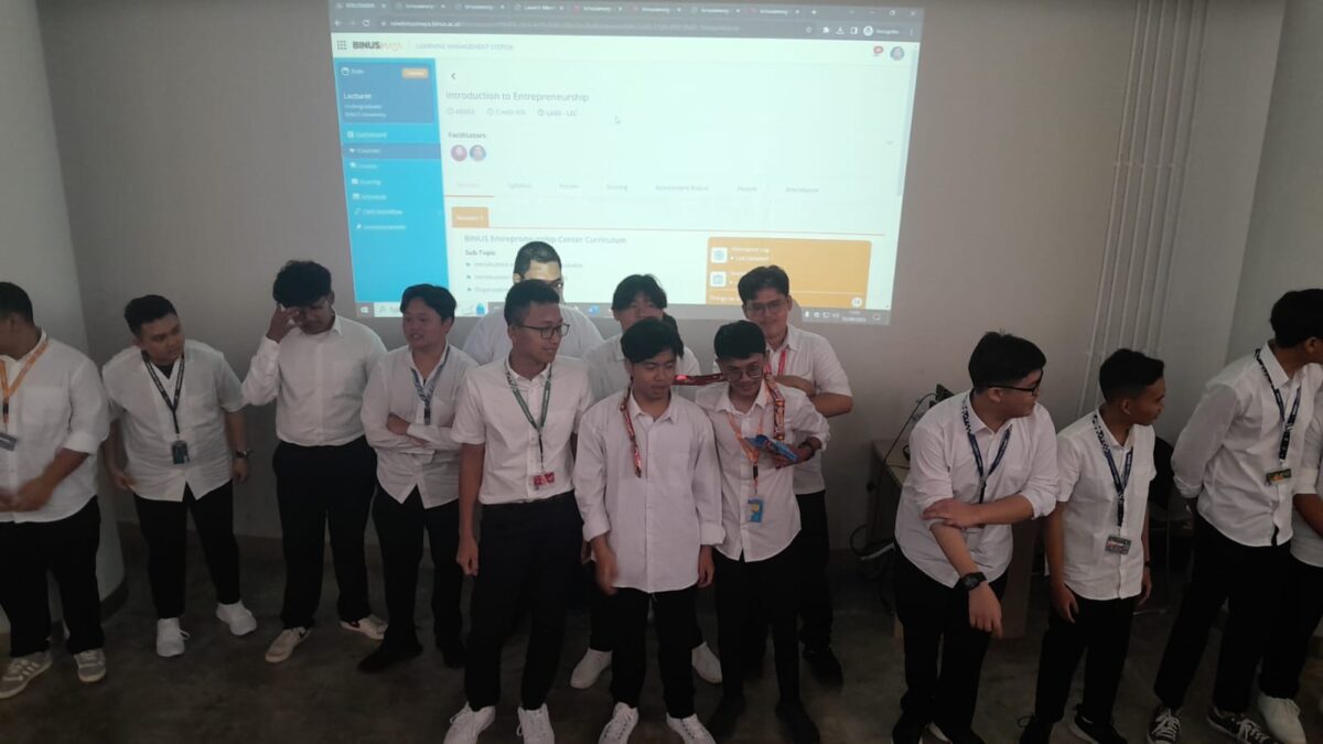 Juara 1 FYP BEC Kampus Bekasi – Entrepreneur