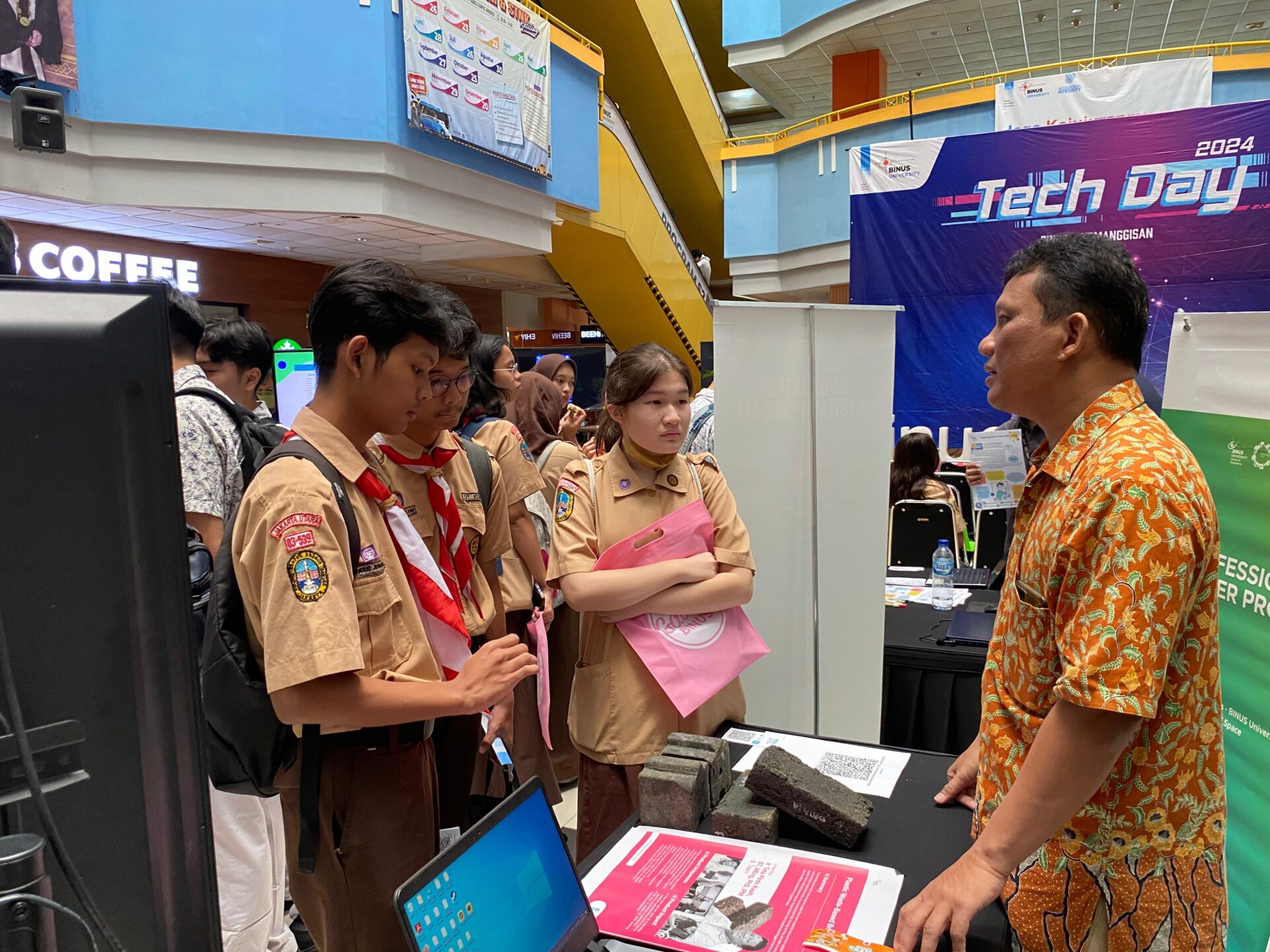 Knowledge Management & Innovation Ikut Memeriahkan kegiatan TechDay 2024 – BINUS University