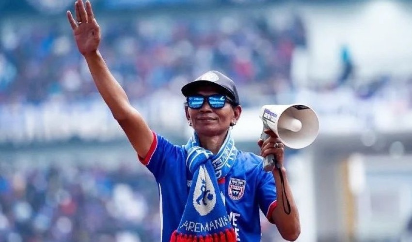 Menilik Faktor Komunikasi dalam Kesuksesan Yuli Sumpil sebagai Dirijen ...