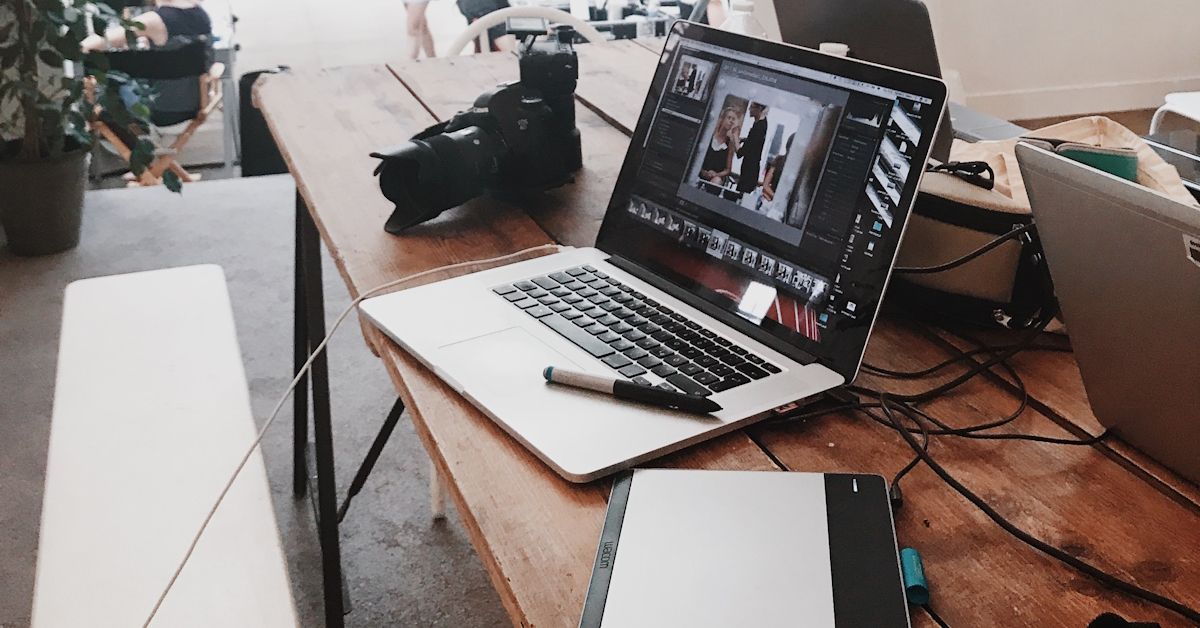 Desain Multimedia vs Desain Grafis: Perbedaan dan Penerapan Kreativitas ...