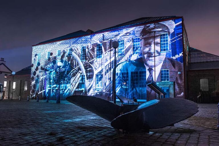 Projection Mapping: Ketika Ruang Menjadi Kanvas Visual – BINUS DKV SEMARANG