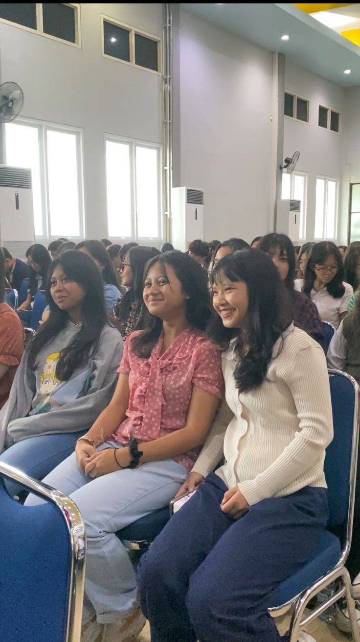 BINUS UNIVERSITY @Semarang Hadirkan Career Day di SMA YSKI, Membimbing ...