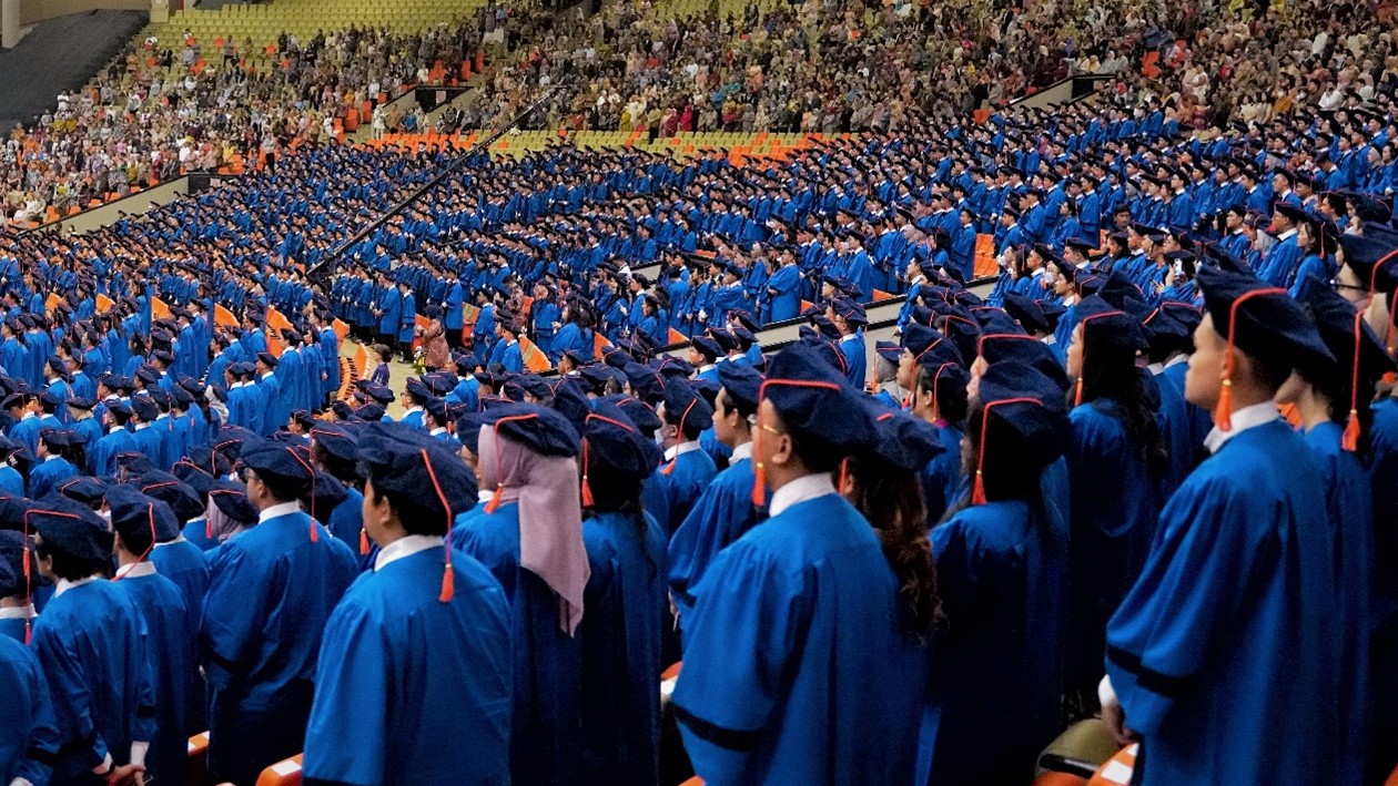 Momentum Wisuda 67 BINUS UNIVERSITY: Penuh Syukur, Harapan, dan Torehan ...